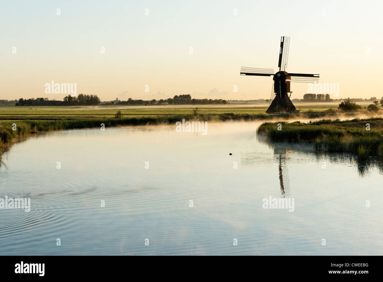 Windmill. The Broekmolen near Streefkerk, South Holland, Netherlands ...