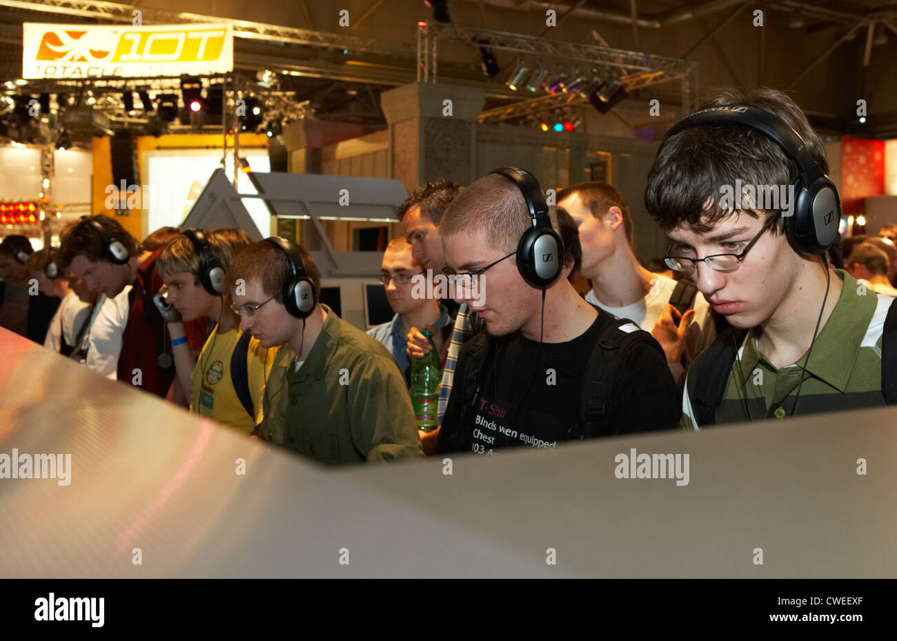 Leipzig - visitors get a new computer games at the Games Convention ...