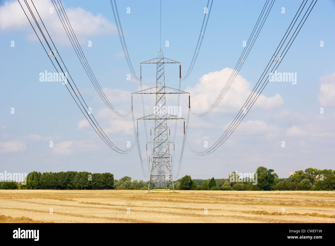Electricity pylons uk hi-res stock photography and images - Alamy