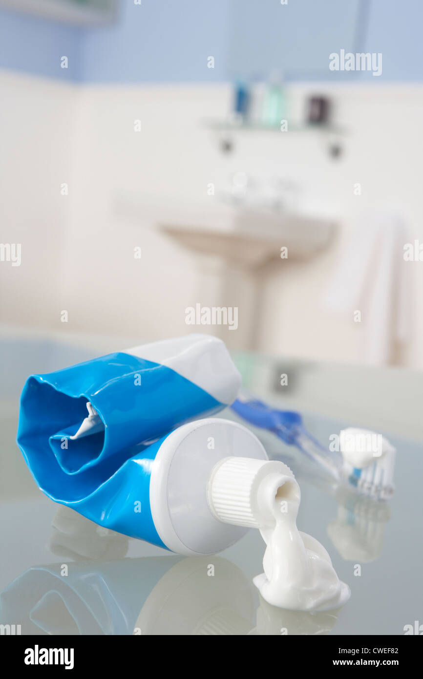 Toothbrush and toothpaste Stock Photo - Alamy