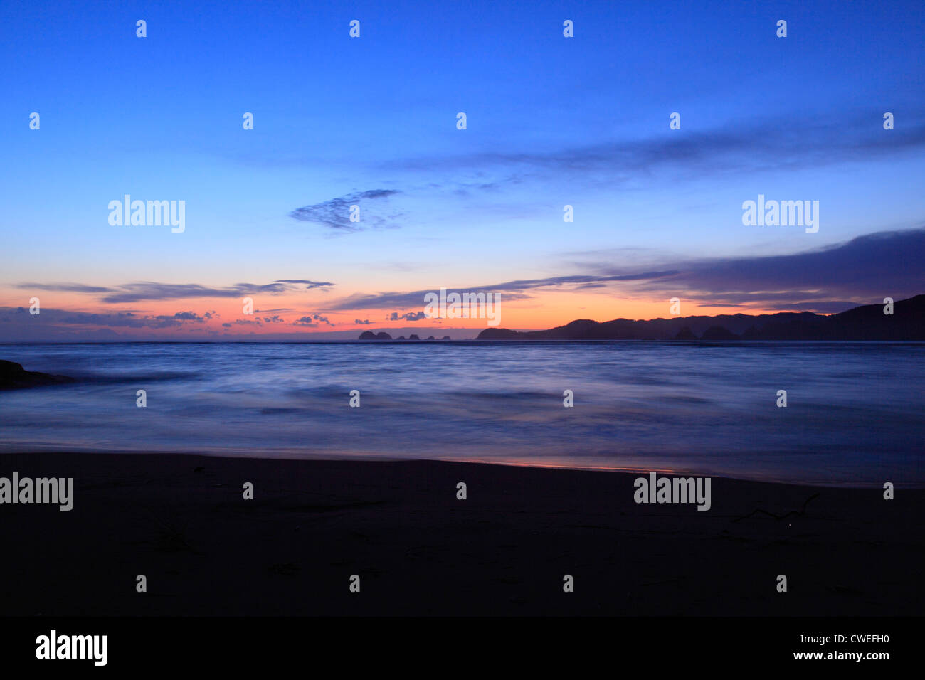 Dusk seashore hi-res stock photography and images - Alamy