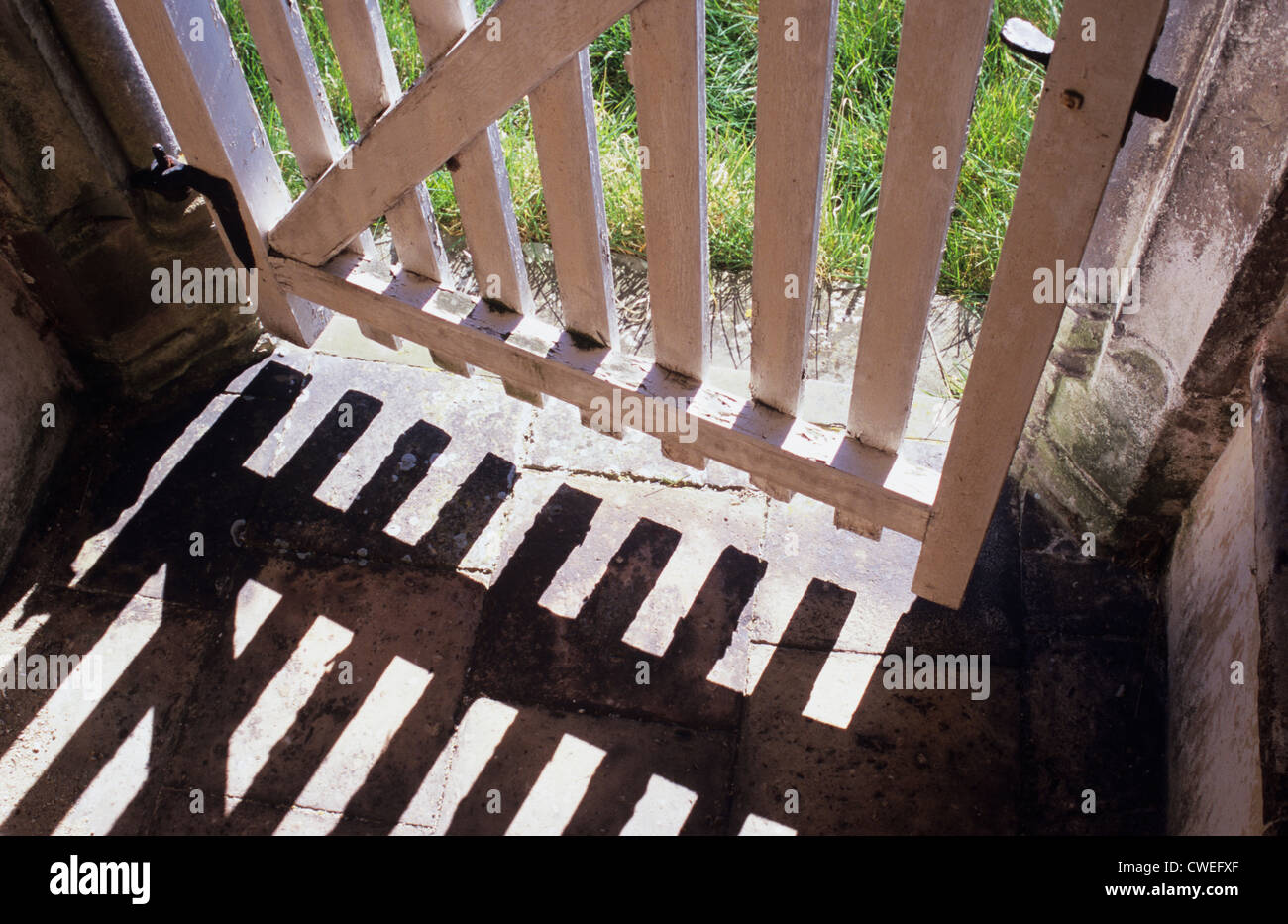 Stone gate pillars hi-res stock photography and images - Alamy