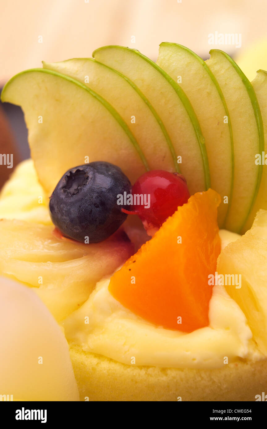 fresh berry fruit cream cake pastry closeup Stock Photo - Alamy