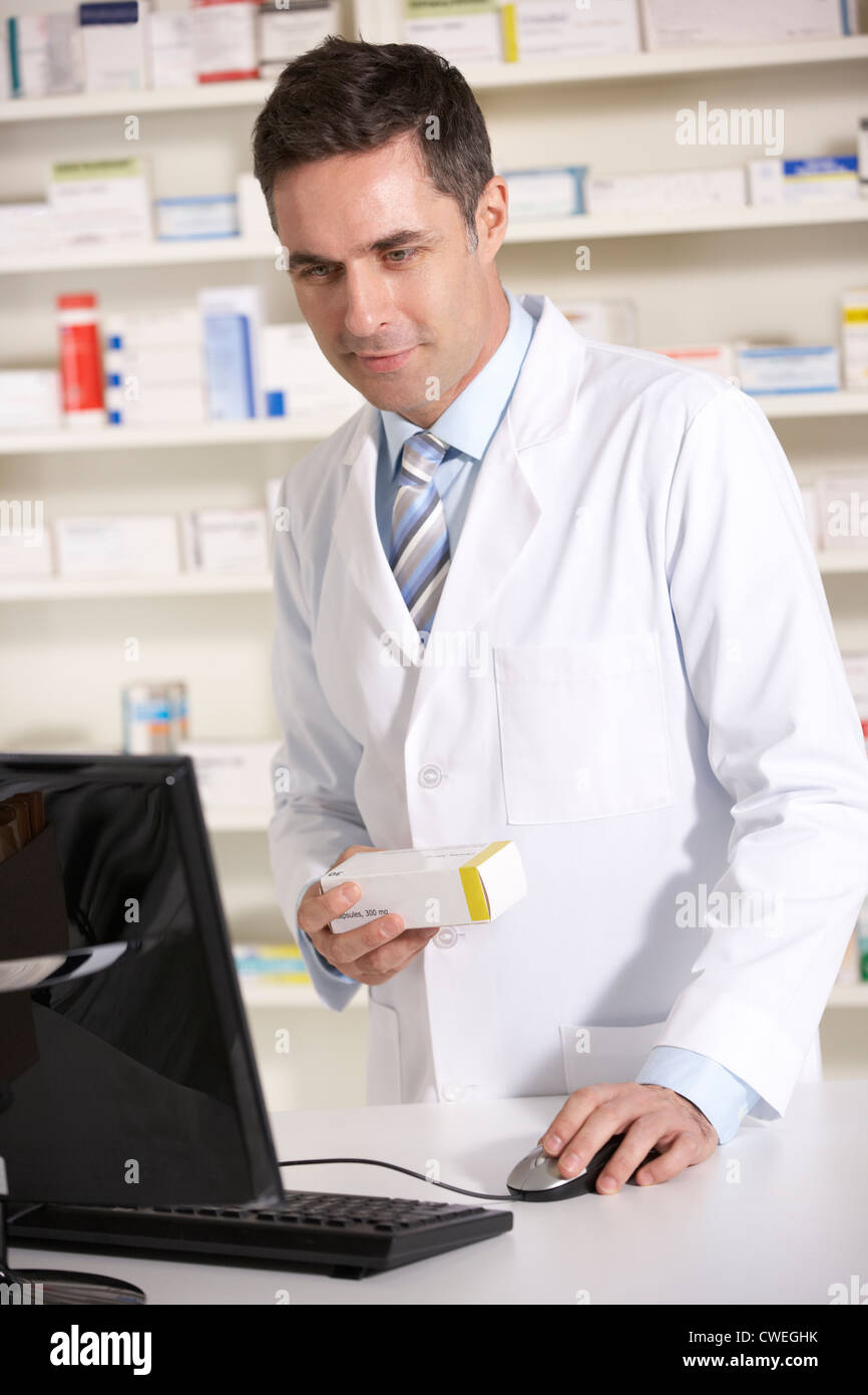 American pharmacist working on computer Stock Photo - Alamy