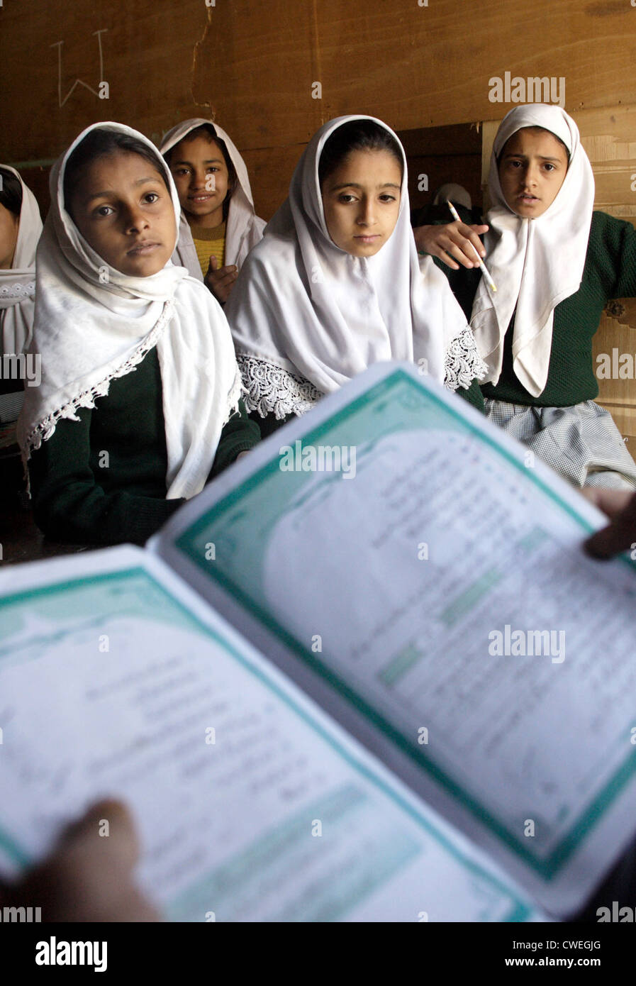 Pakistan students school class hi-res stock photography and images - Alamy