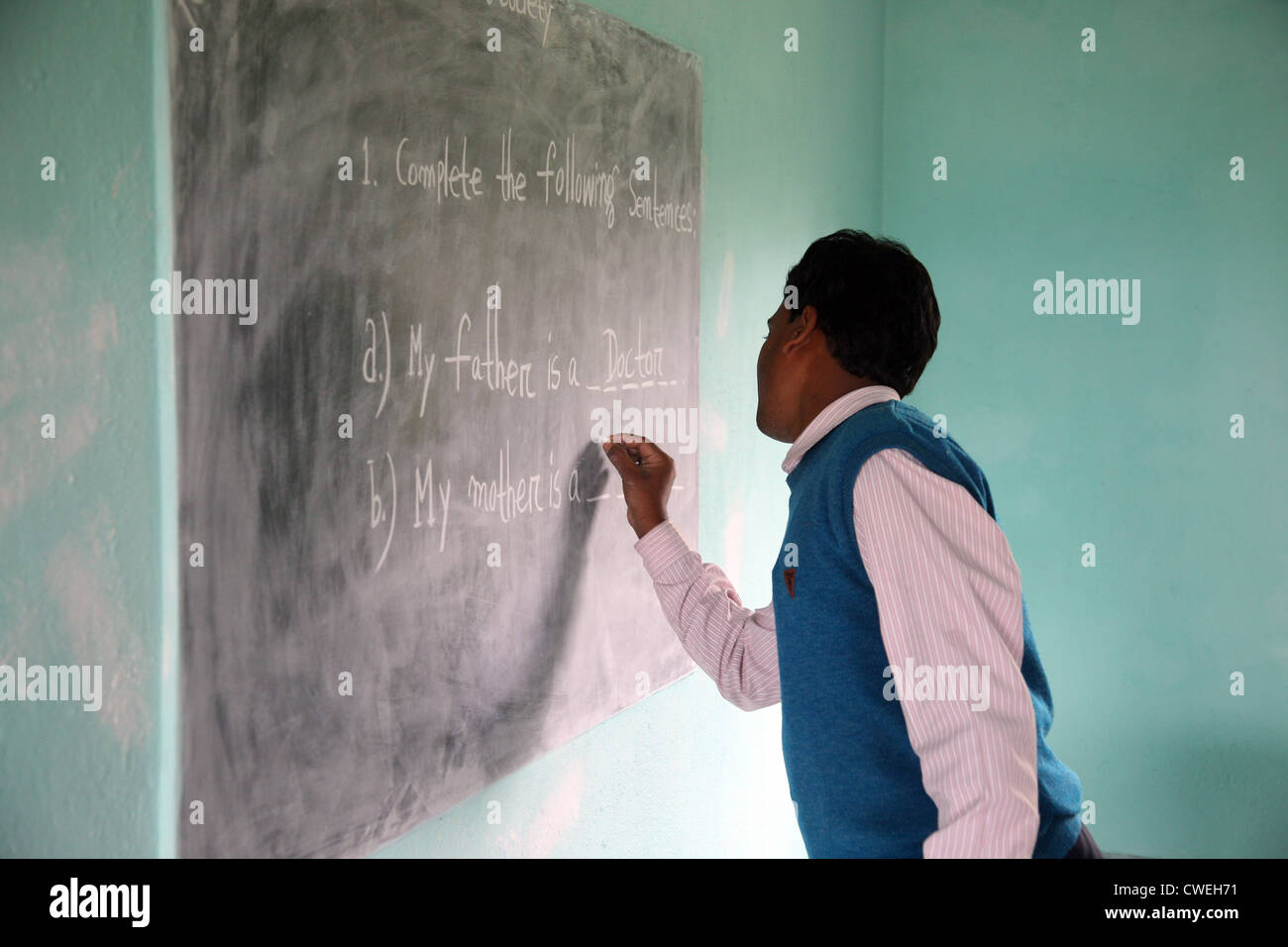 School blackboard classroom india hi-res stock photography and images ...