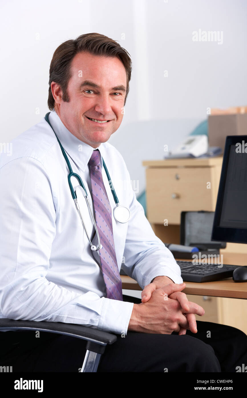 Male nhs doctor hi-res stock photography and images - Alamy