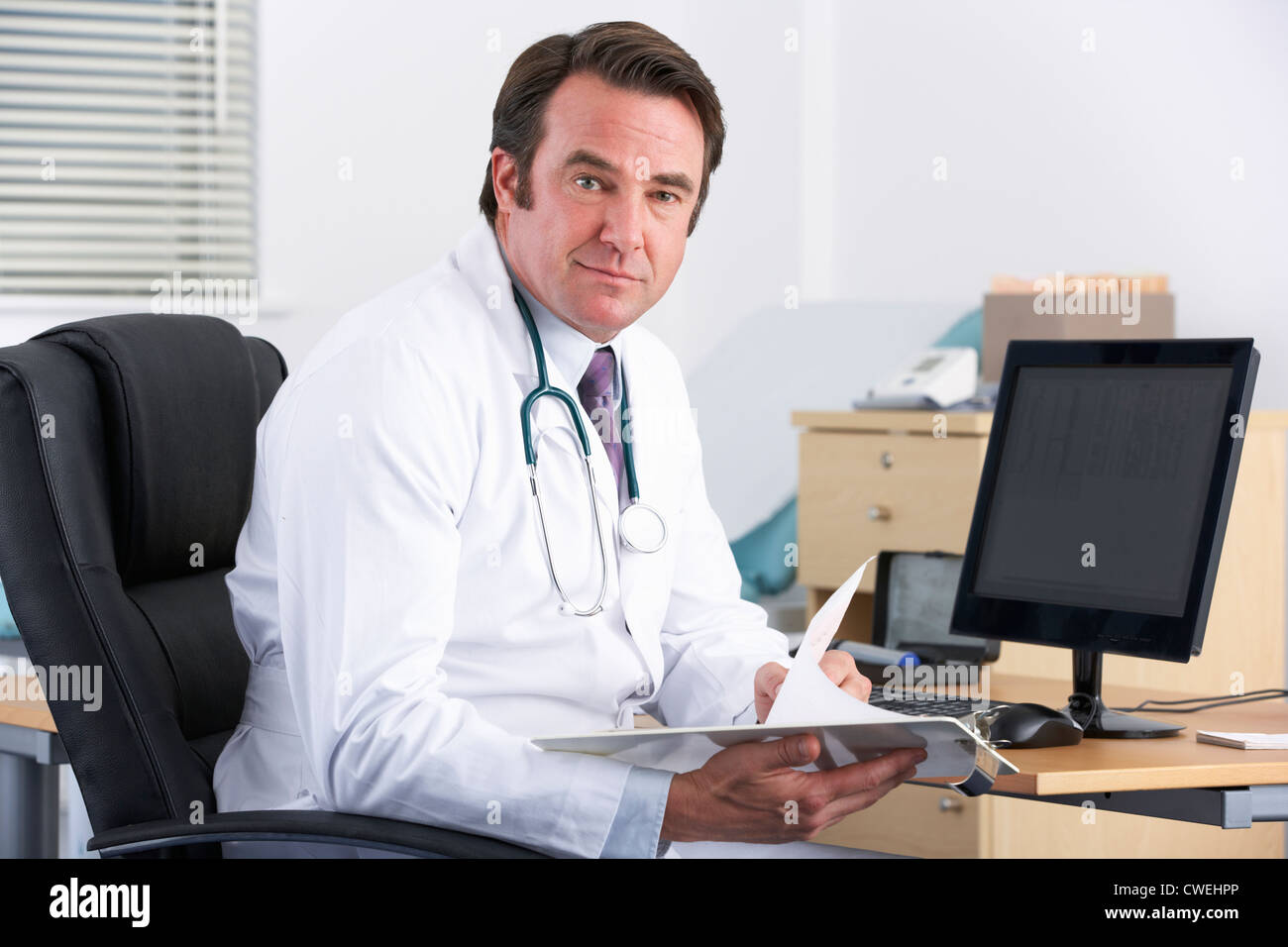 Uk doctor hi-res stock photography and images - Alamy