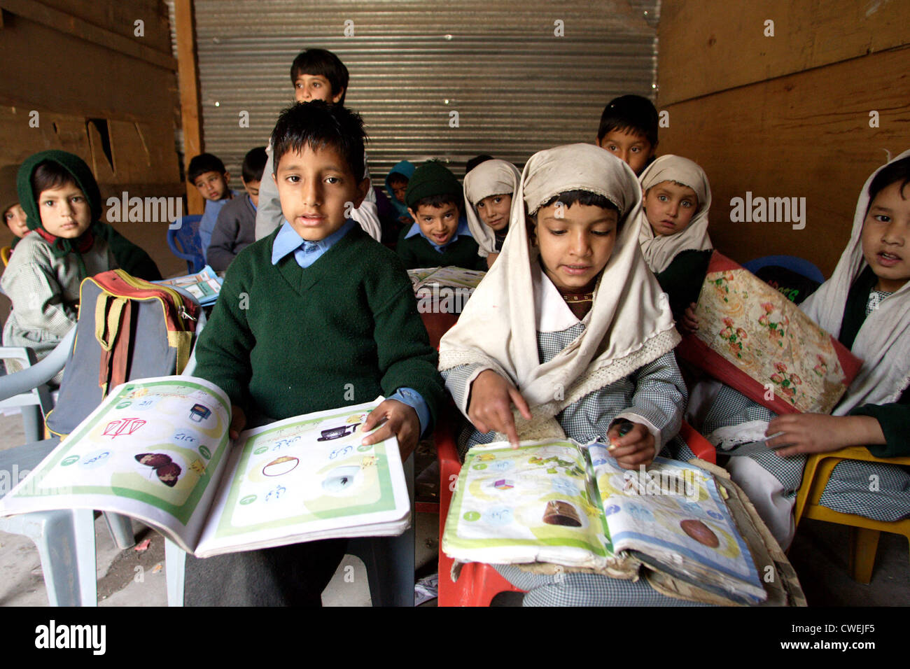 Pakistan students school class hi-res stock photography and images - Alamy