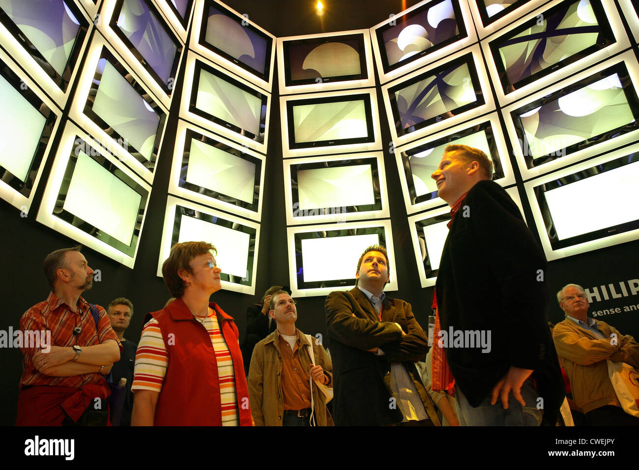 Amazed audience hi-res stock photography and images - Alamy