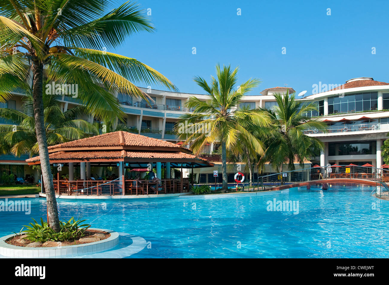 Swimming pool exterior hi-res stock photography and images - Alamy