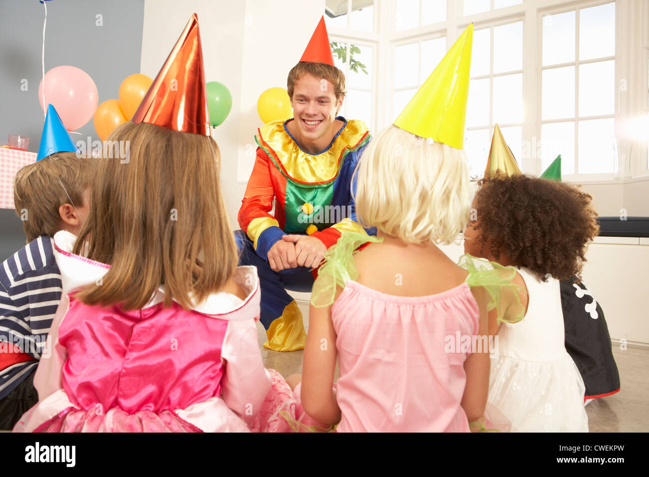 Children's entertainer party hi-res stock photography and images - Alamy