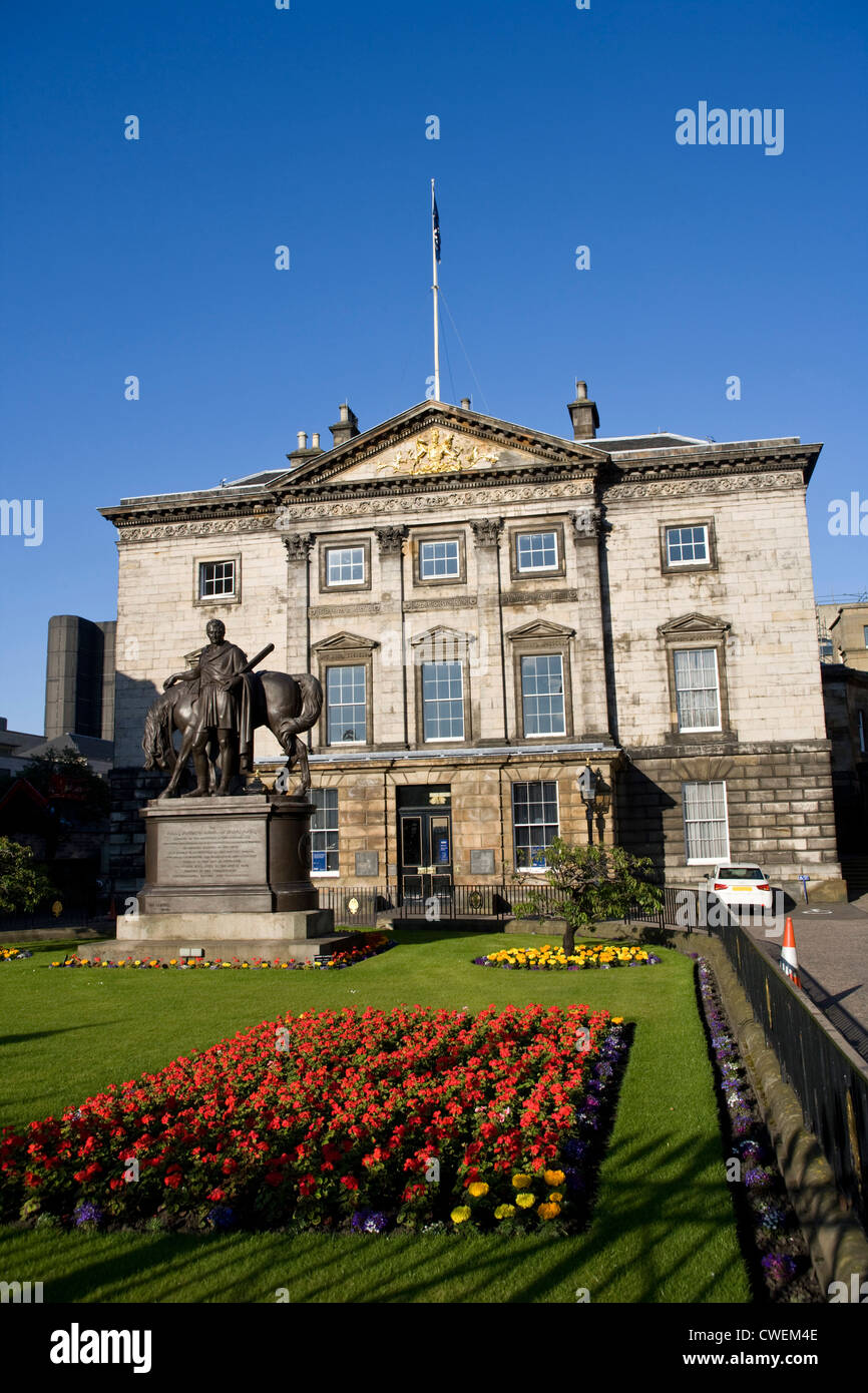 Royal bank of scotland edinburgh hi-res stock photography and images ...