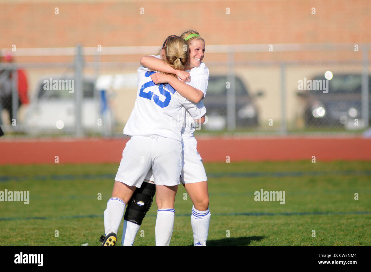 Female soccer players hugging hi-res stock photography and images - Alamy