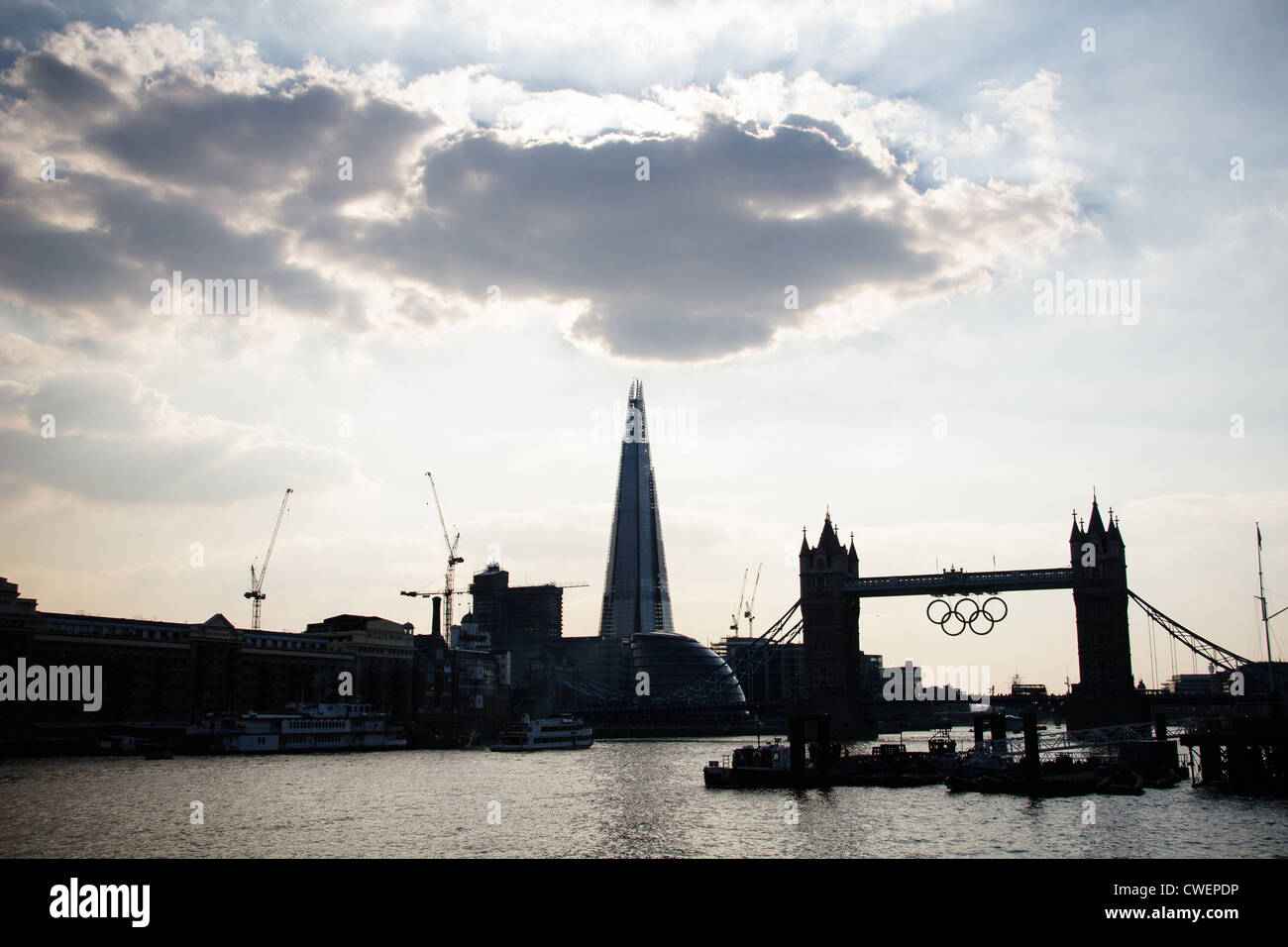 London england tower bridge shard hi-res stock photography and images ...
