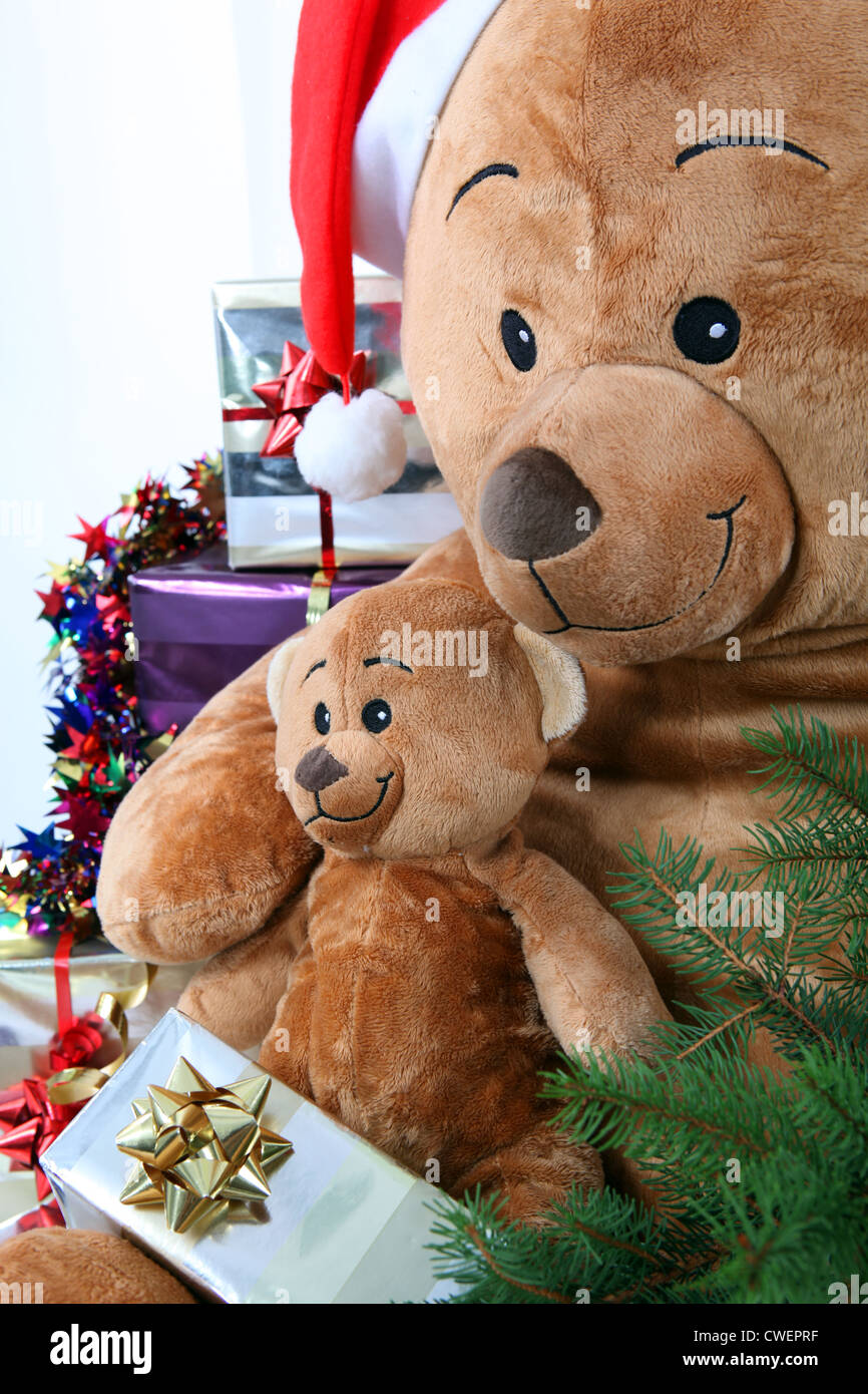 Teddy bears at Christmas Stock Photo - Alamy