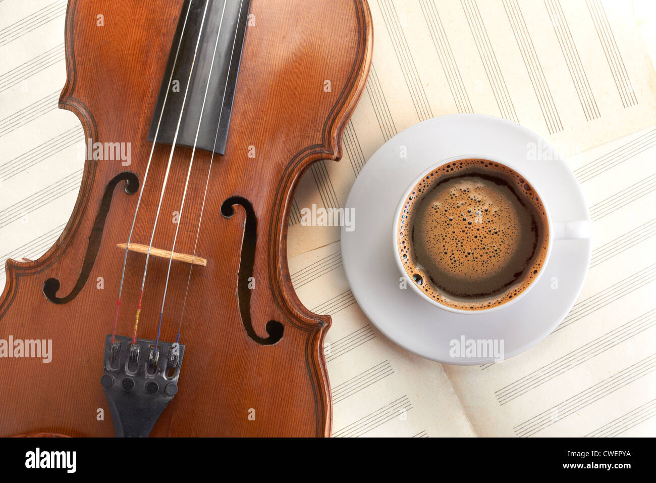 old violin and coffee cup Stock Photo - Alamy