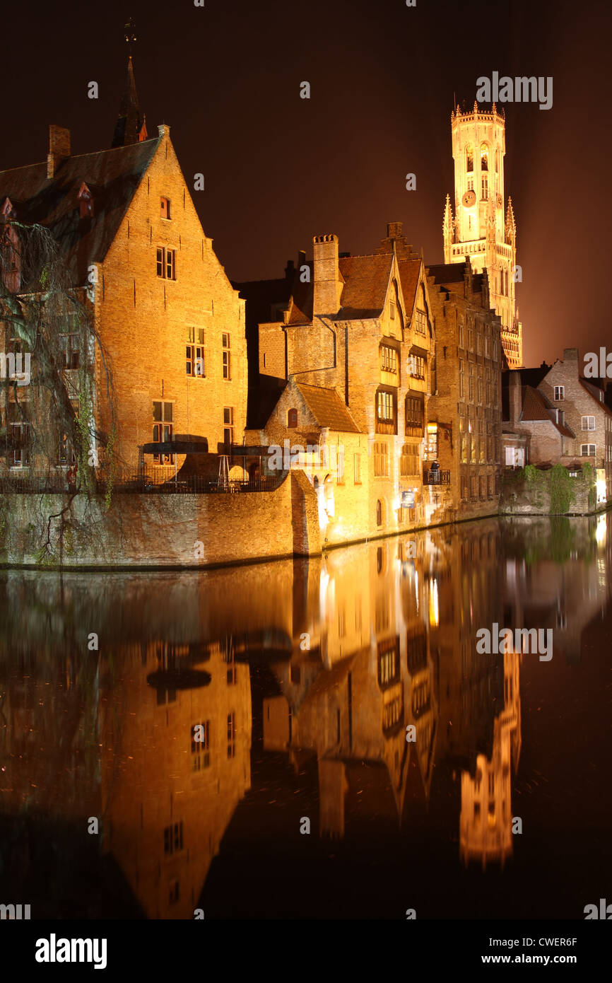 Night street scene in bruges hi-res stock photography and images - Alamy