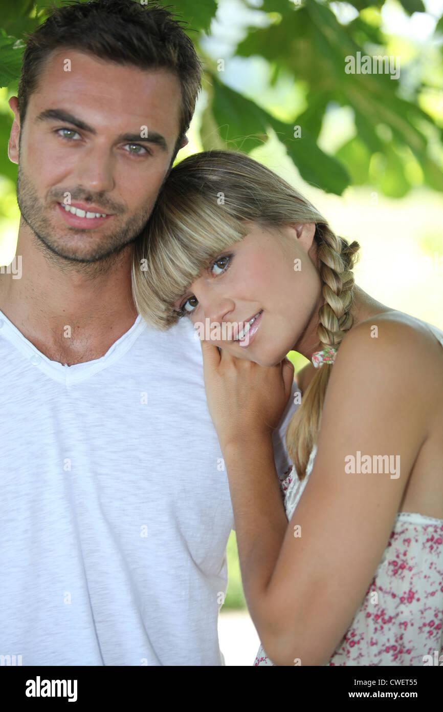 Blond woman leaning on man's shoulder Stock Photo - Alamy