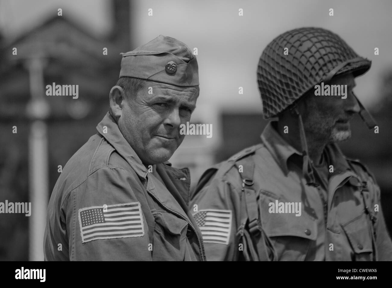 US Army Soldiers on railway platform Stock Photo - Alamy