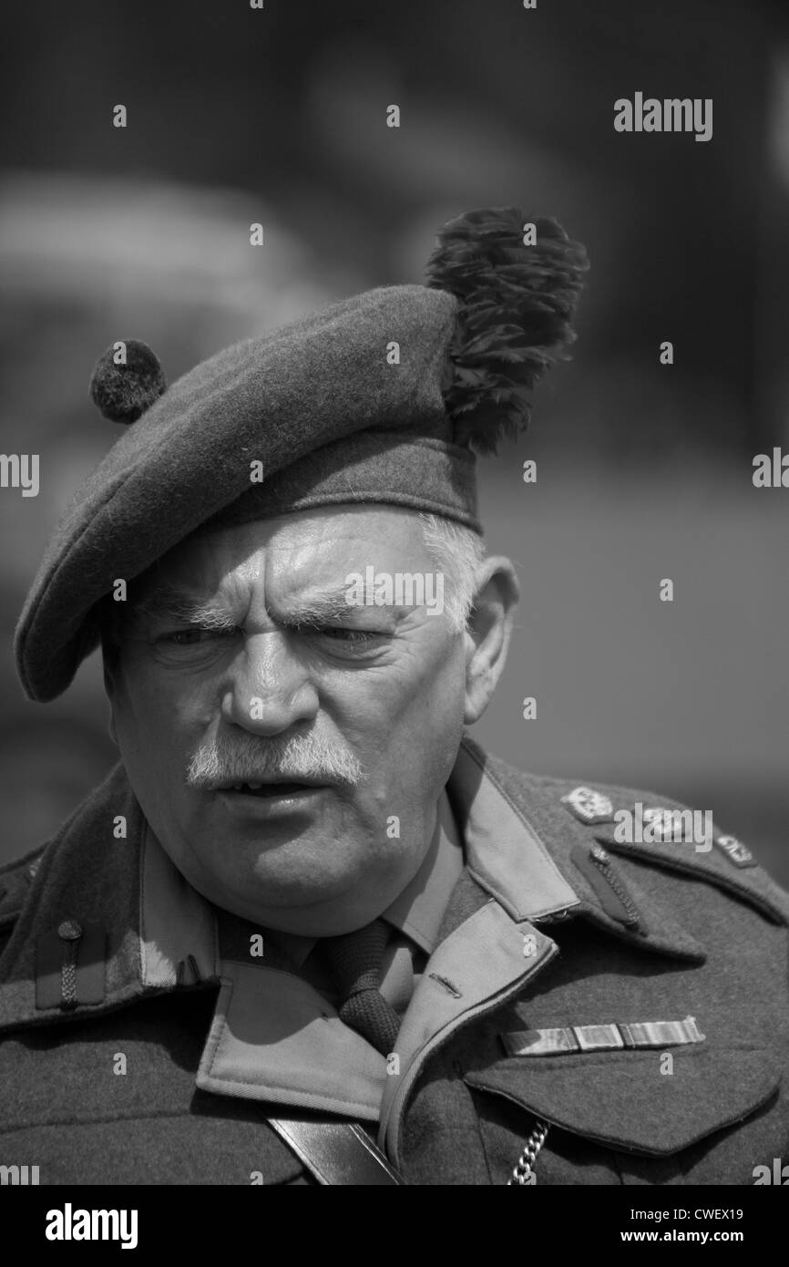 British army officer ww2 hi-res stock photography and images - Alamy