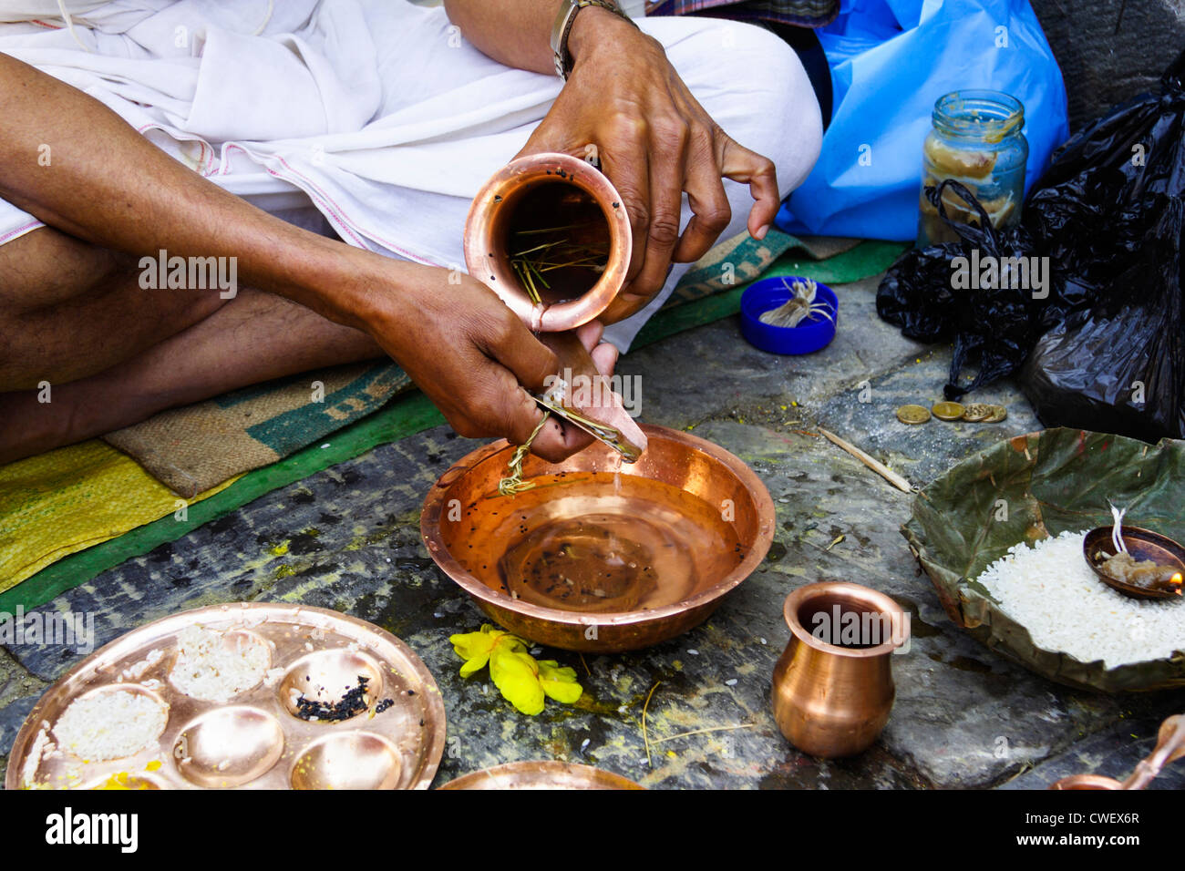 Brahmin puja hi-res stock photography and images - Alamy