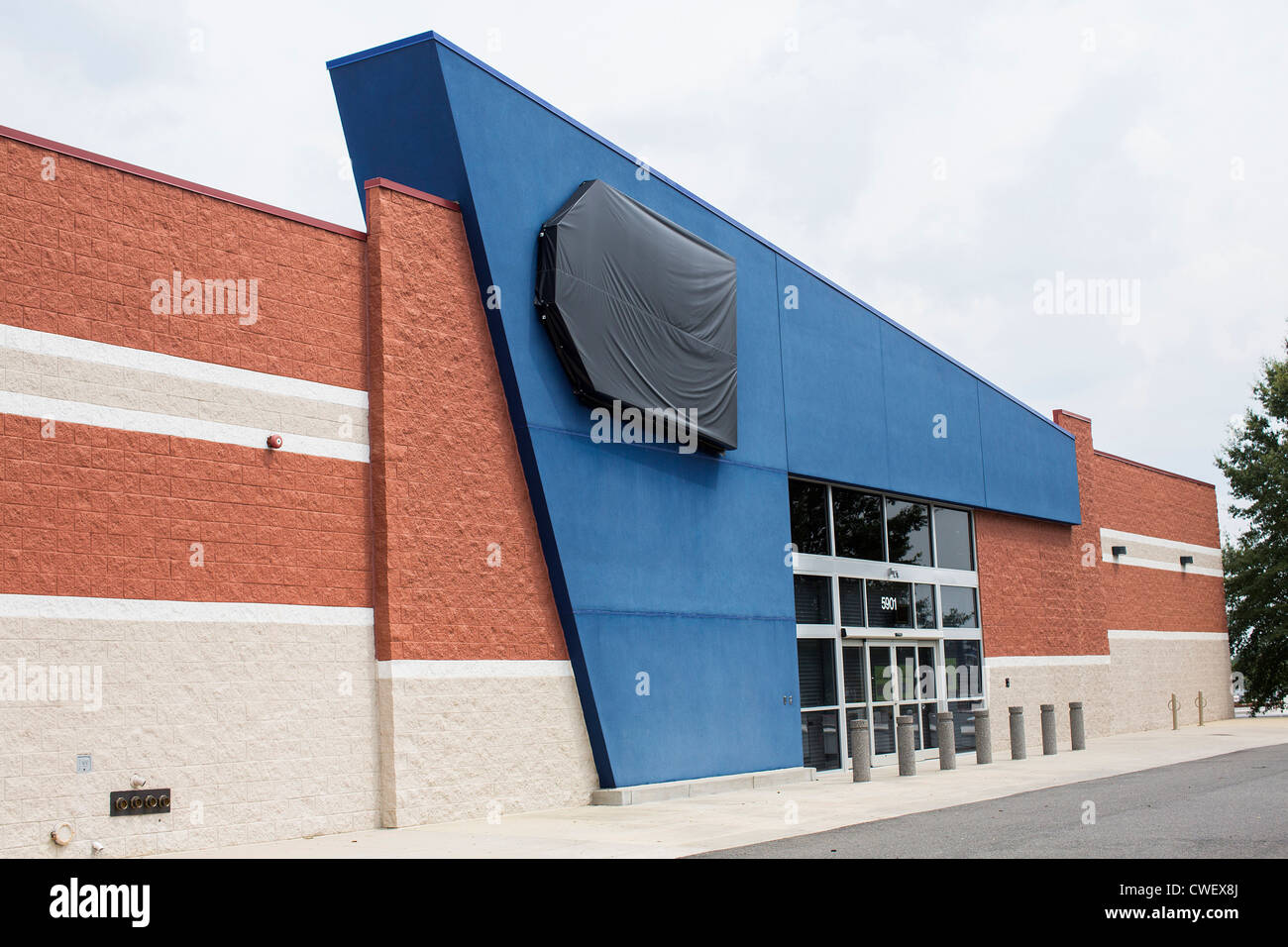 Empty best buy hi-res stock photography and images - Alamy