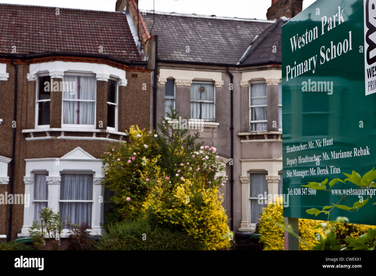 School area sign hi-res stock photography and images - Alamy