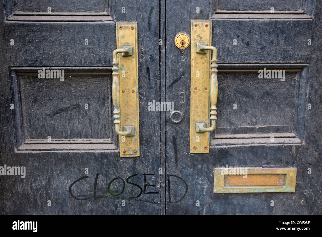 Closed down pub hi-res stock photography and images - Alamy