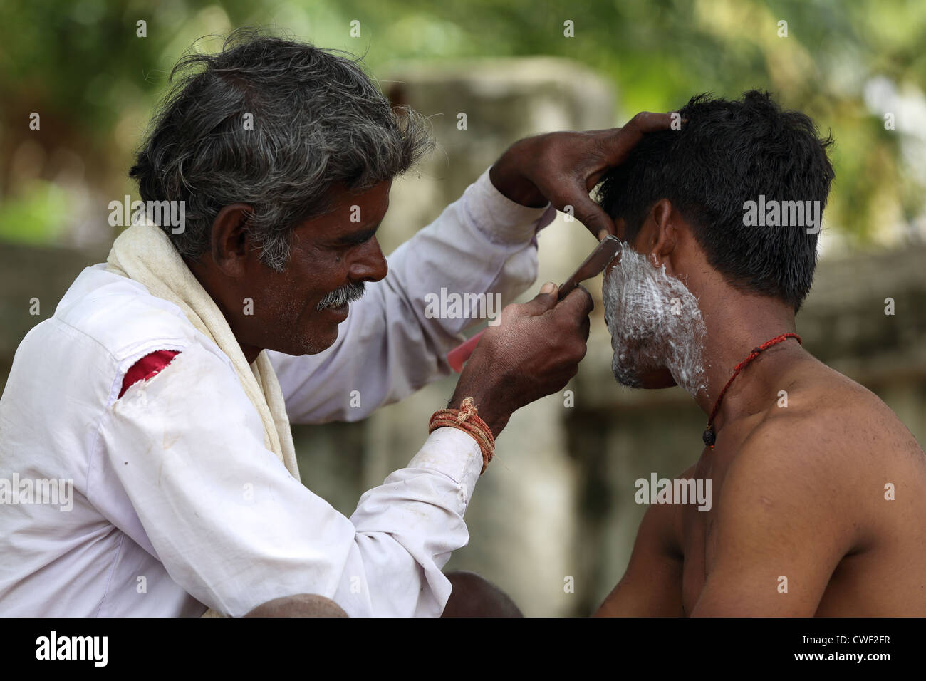 Indian barber hi-res stock photography and images - Alamy