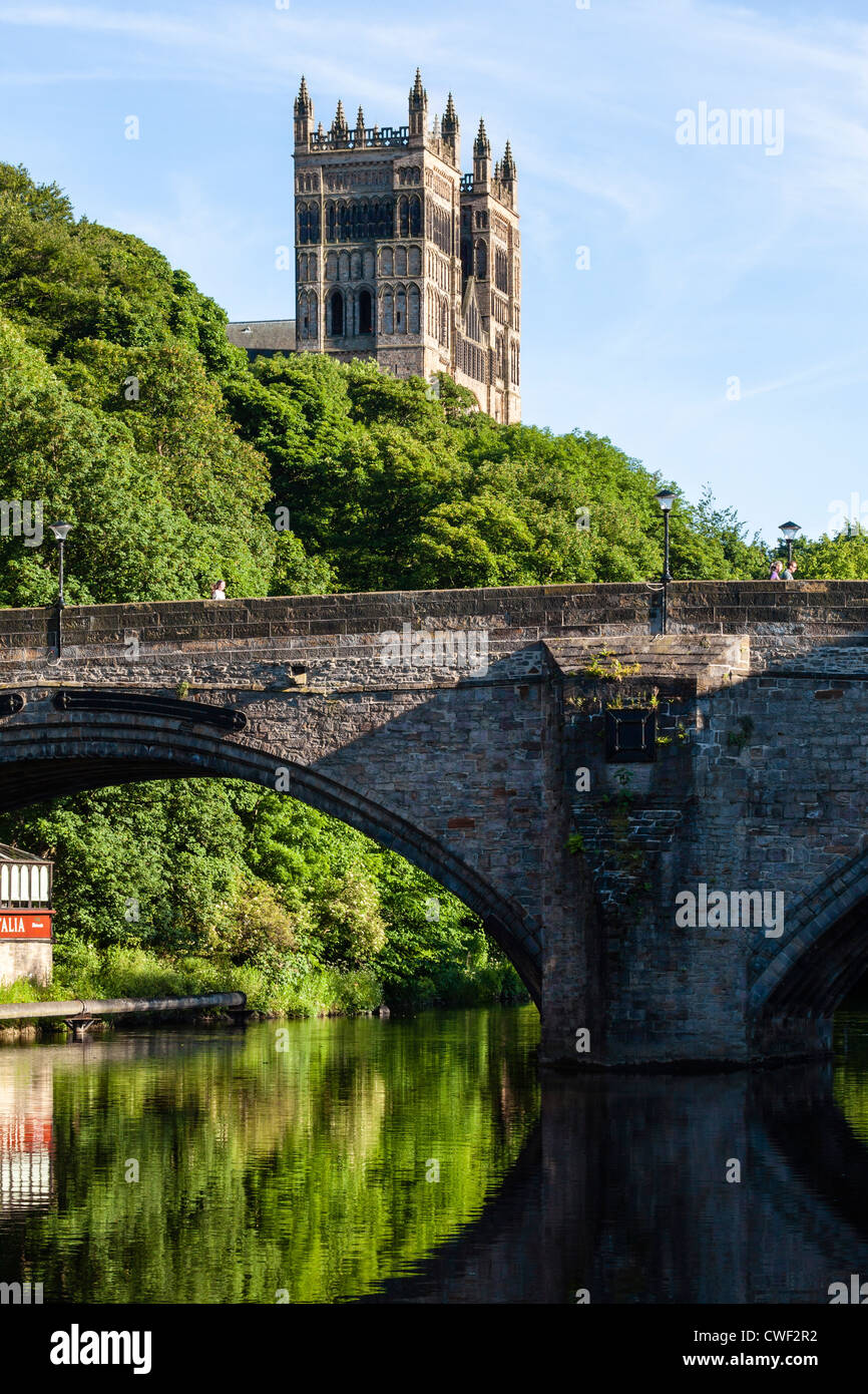 Silver street Bridge and Durham Cathedral from the attractive Riverside ...