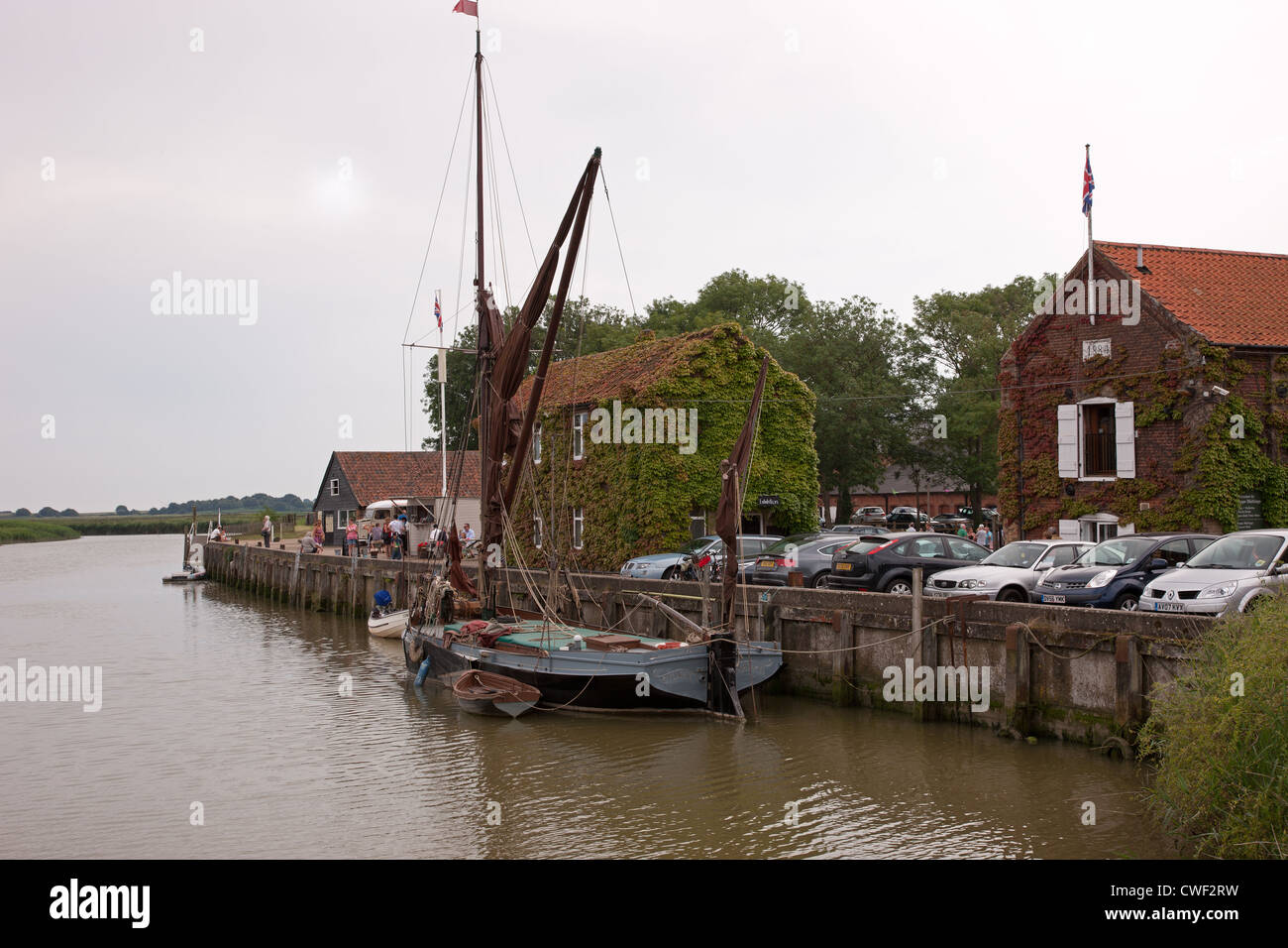 River barge on snape river hi-res stock photography and images - Alamy