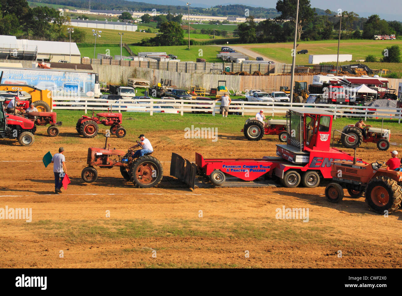Antique tractor pull hi-res stock photography and images - Alamy