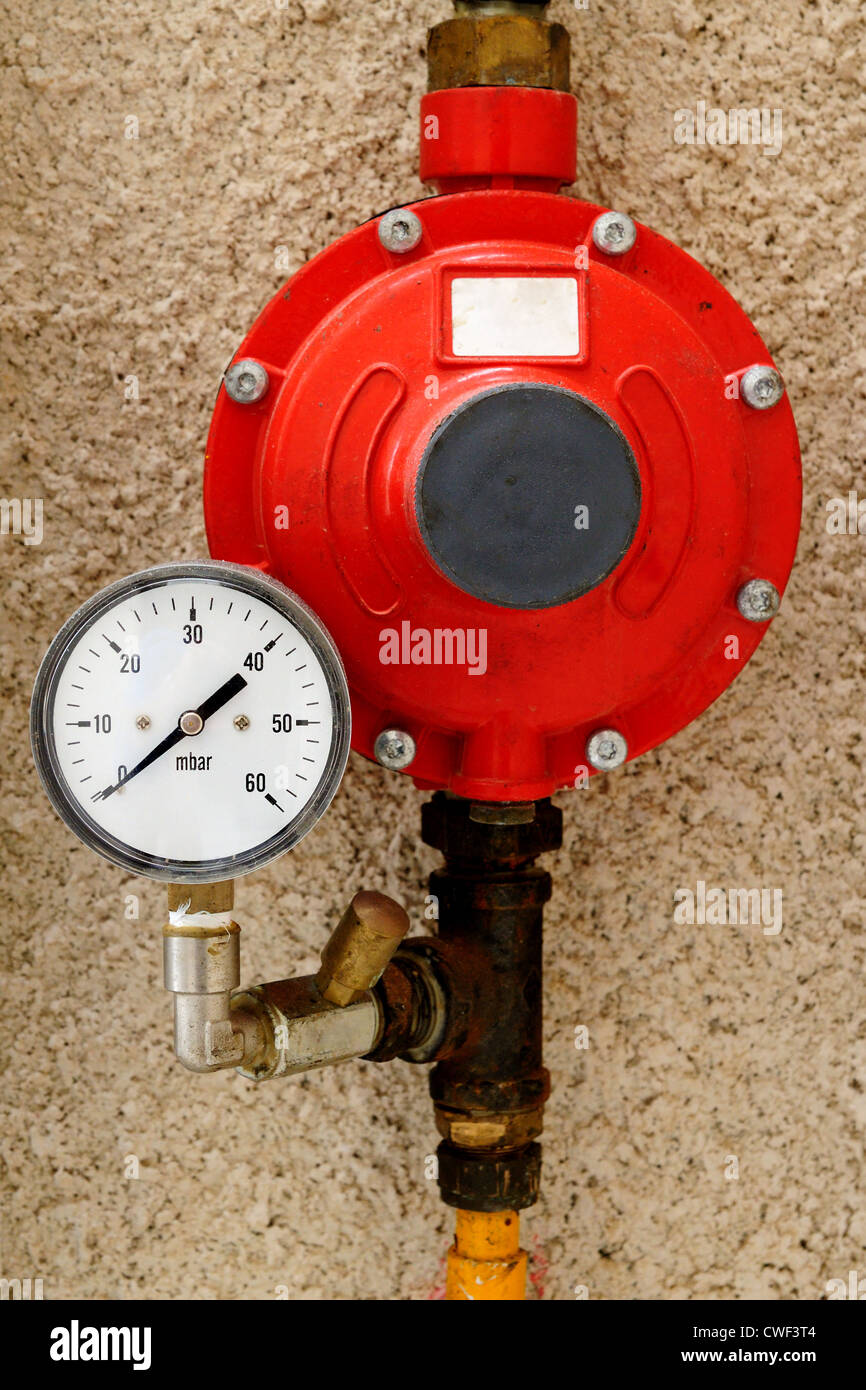 Manometer and pressure regulator Stock Photo - Alamy
