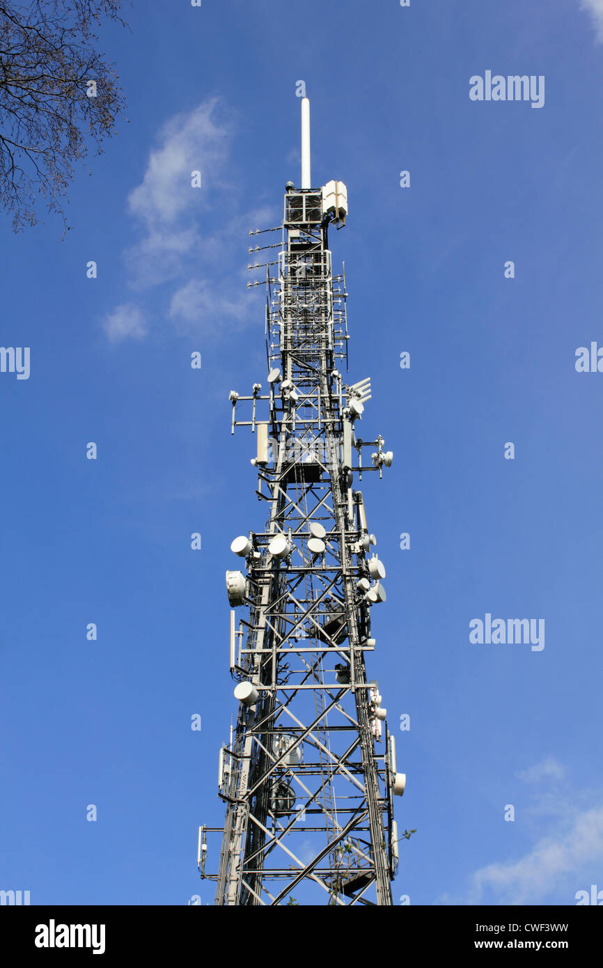 Mobile Phone Telecommunications Mast Uk Stock Photos & Mobile Phone Telecommunications Mast Uk ...