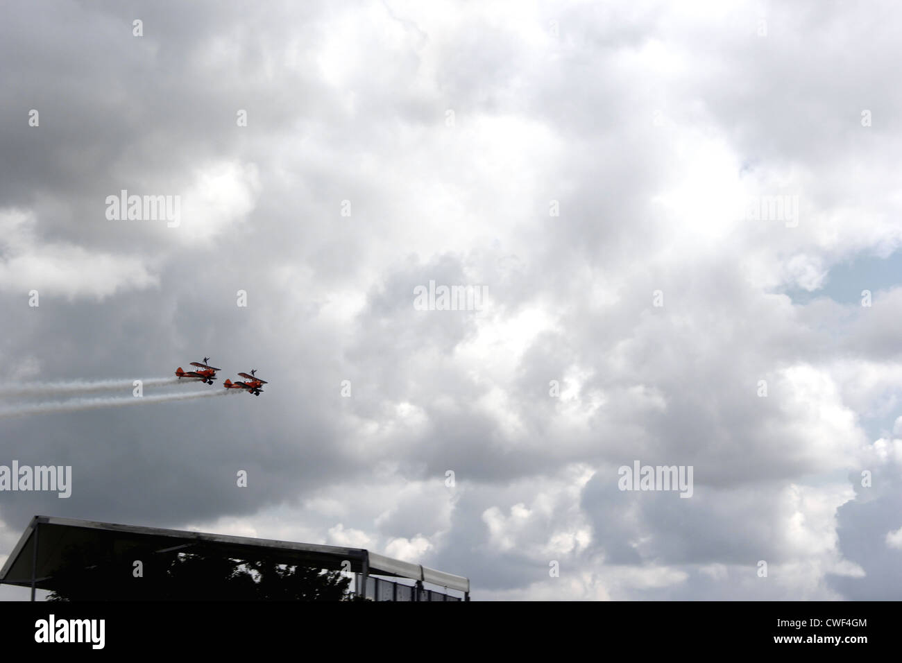 Planes flaying hi-res stock photography and images - Alamy