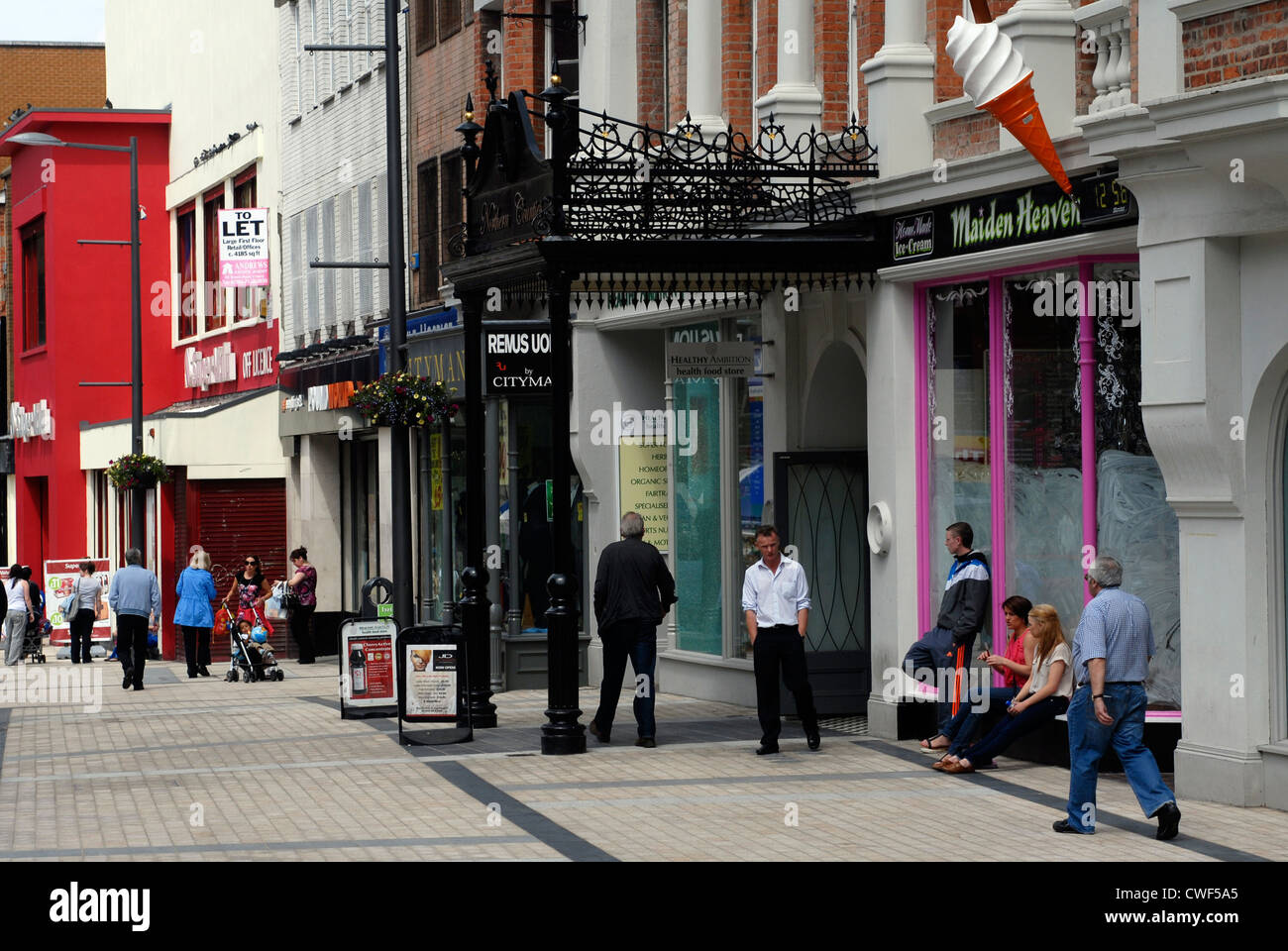 Derry ireland people hi-res stock photography and images - Alamy