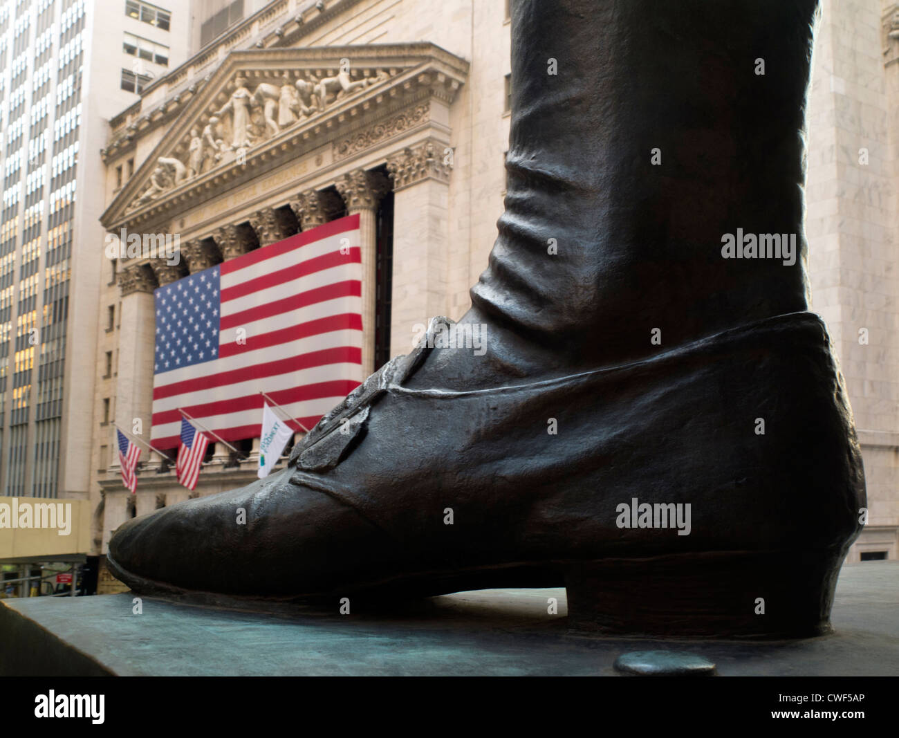 Wall Street George Washington statue New York City Stock Photo - Alamy