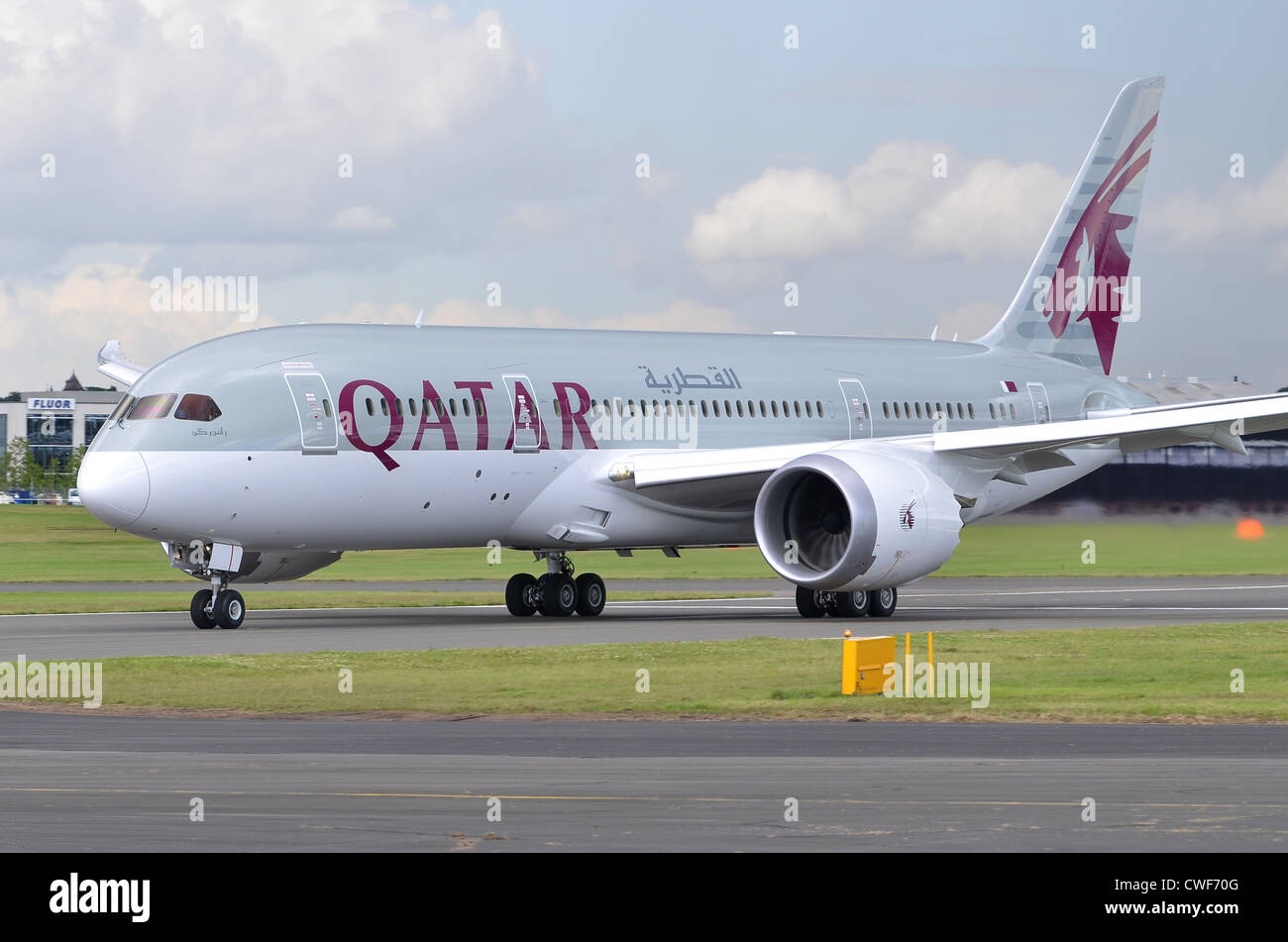 Boeing 787 dreamliner qatar hi-res stock photography and images - Alamy