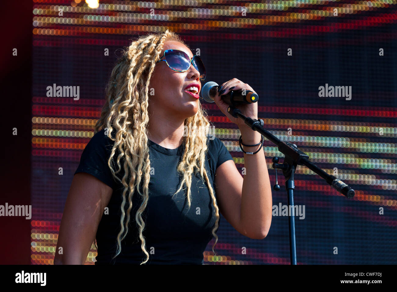 Back to life soul ii soul hi-res stock photography and images - Alamy