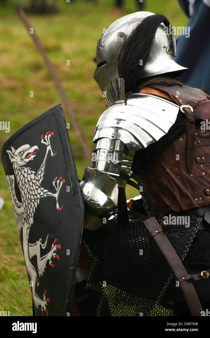 Knights in armour siege hi-res stock photography and images - Alamy
