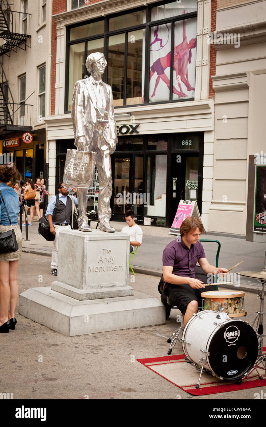 The chrome-finished Andy Monument remembers Andy Warhol, Union Square ...
