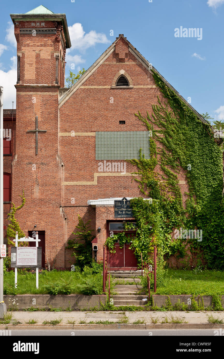 Poverty vertical hi-res stock photography and images - Alamy