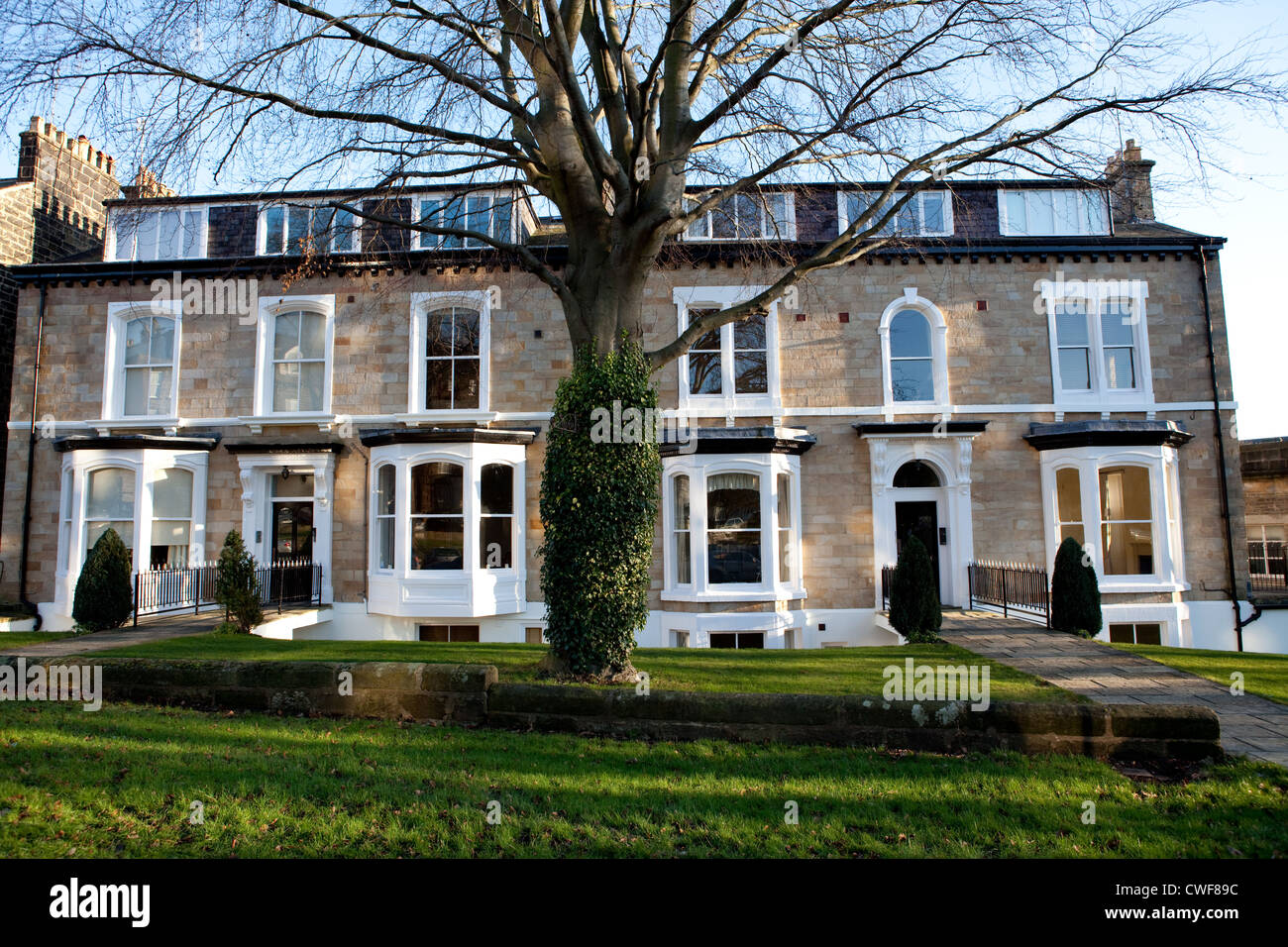 Yorkshire houses harrogate hi-res stock photography and images - Alamy
