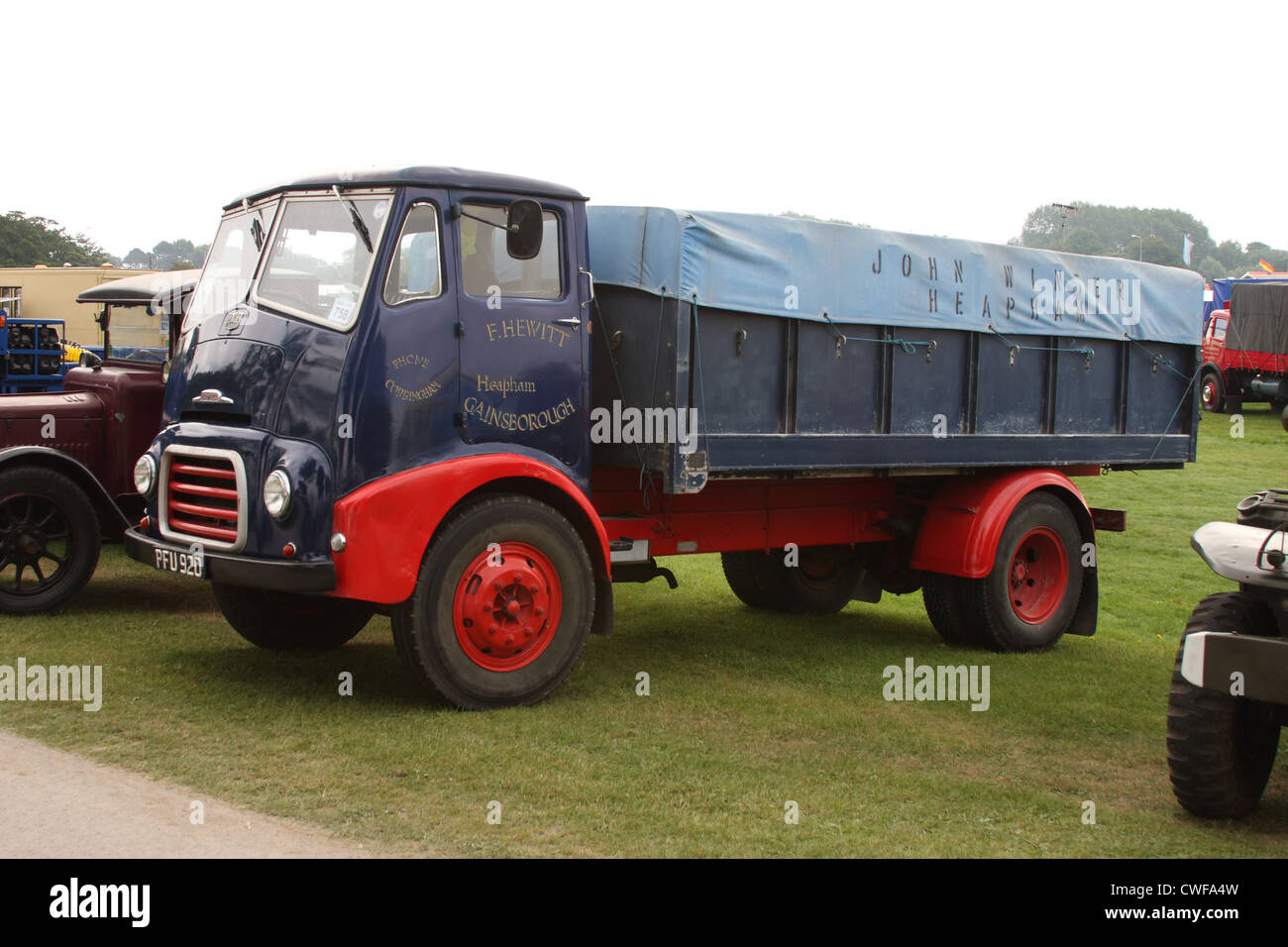 Classic lorries hi-res stock photography and images - Alamy