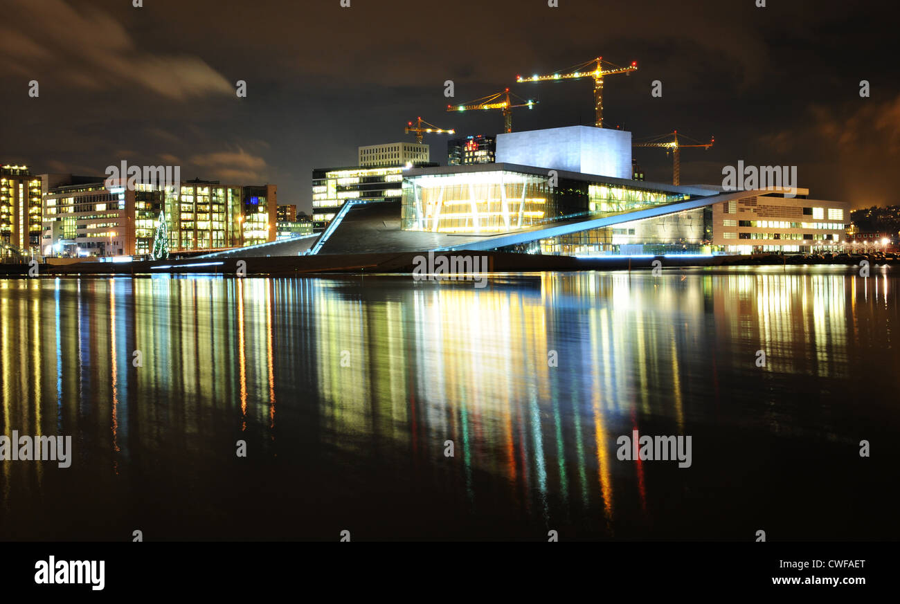 Night reflections of Opera House modern architecture in Oslo Stock ...