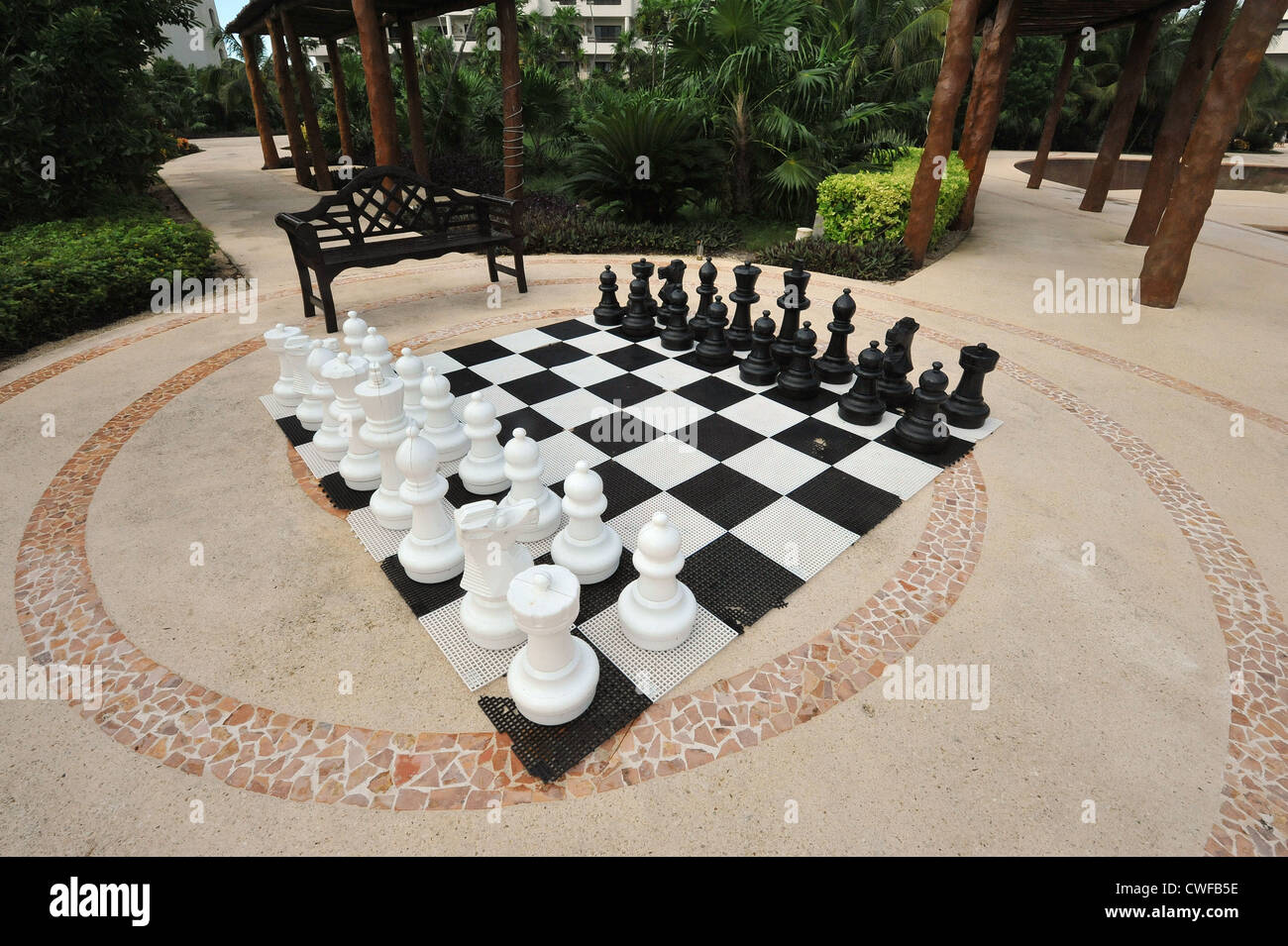 Outdoor chess set hi-res stock photography and images - Alamy