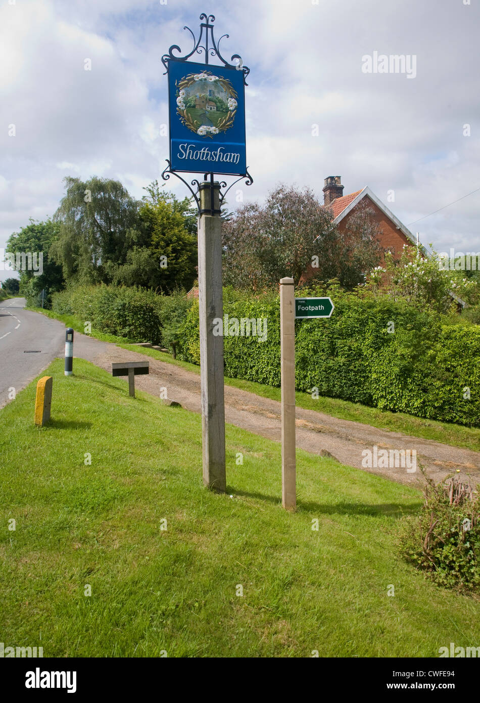 Suffolk footpath sign hi-res stock photography and images - Alamy