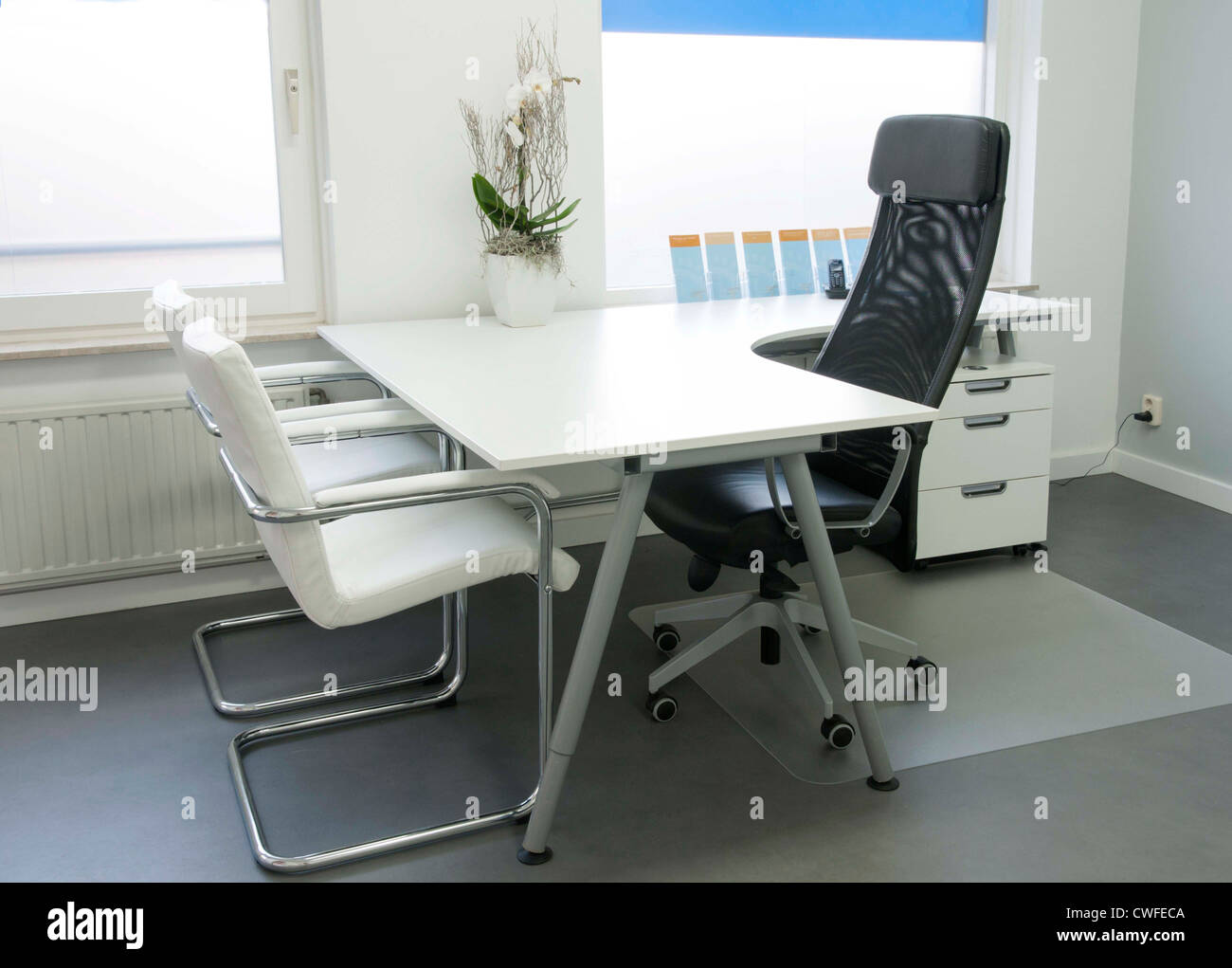 Clean office hi-res stock photography and images - Alamy