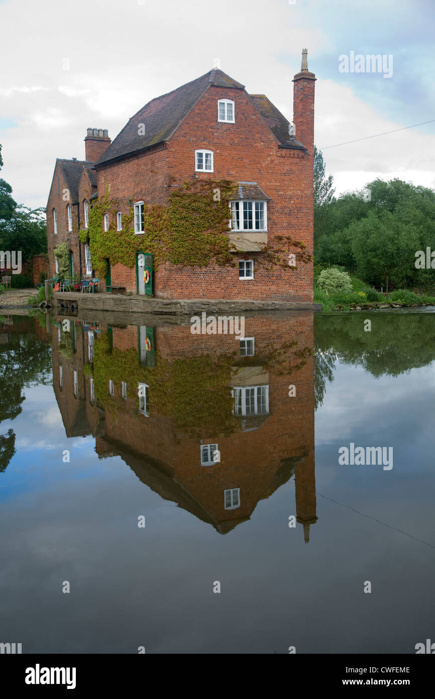 Cropthorne water mill hi-res stock photography and images - Alamy